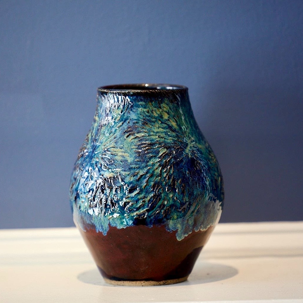 Seaweed over deep firebrick and obsidian | glazeshare