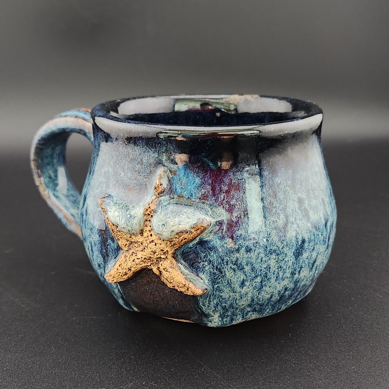 Floating blue Low tide Ebony seastar mug | glazeshare
