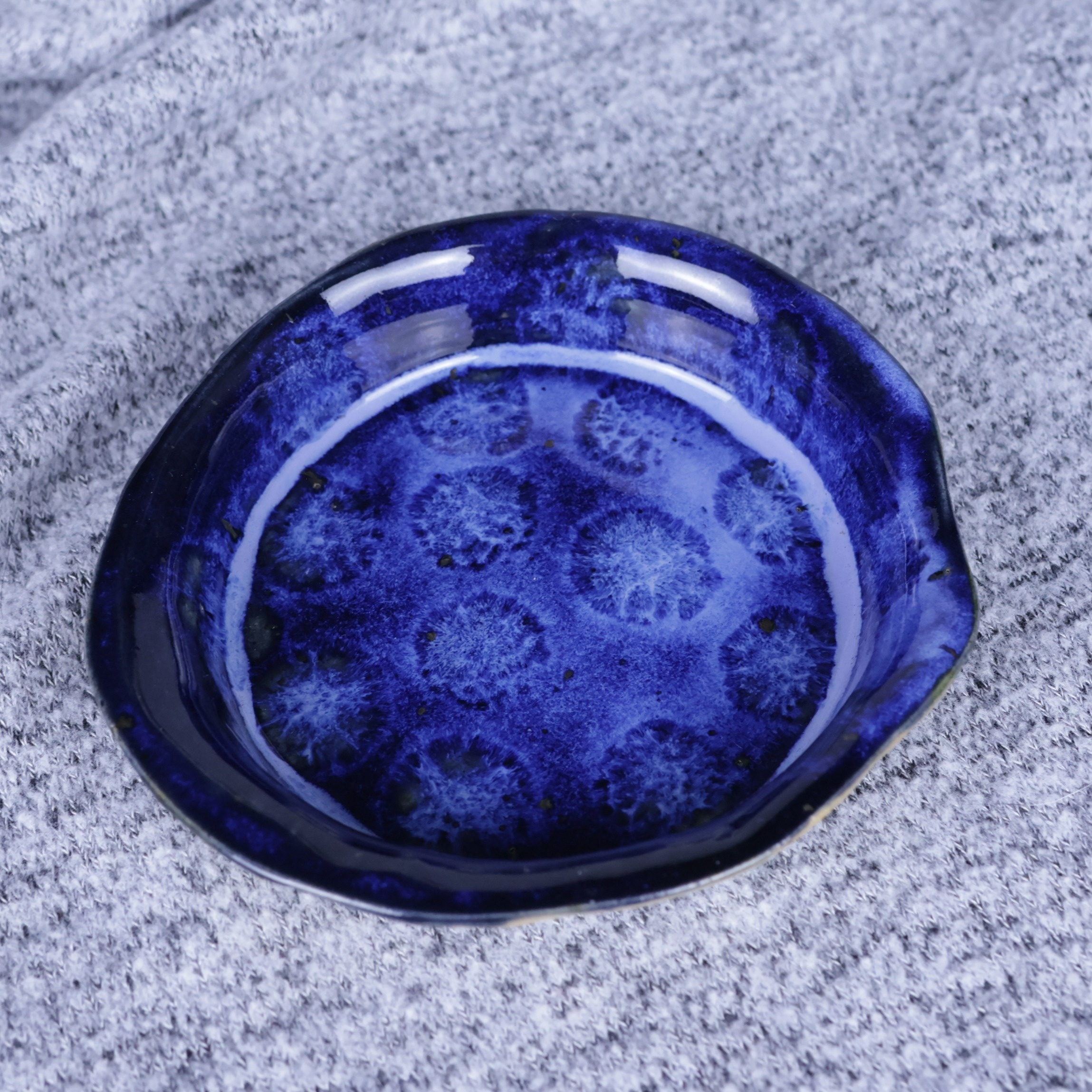 Indigo Float over RHC over Obsidian | glazeshare